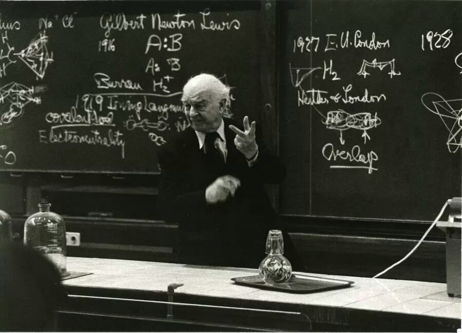 Linus Pauling | Fernando Carrillo Química Inorgánica